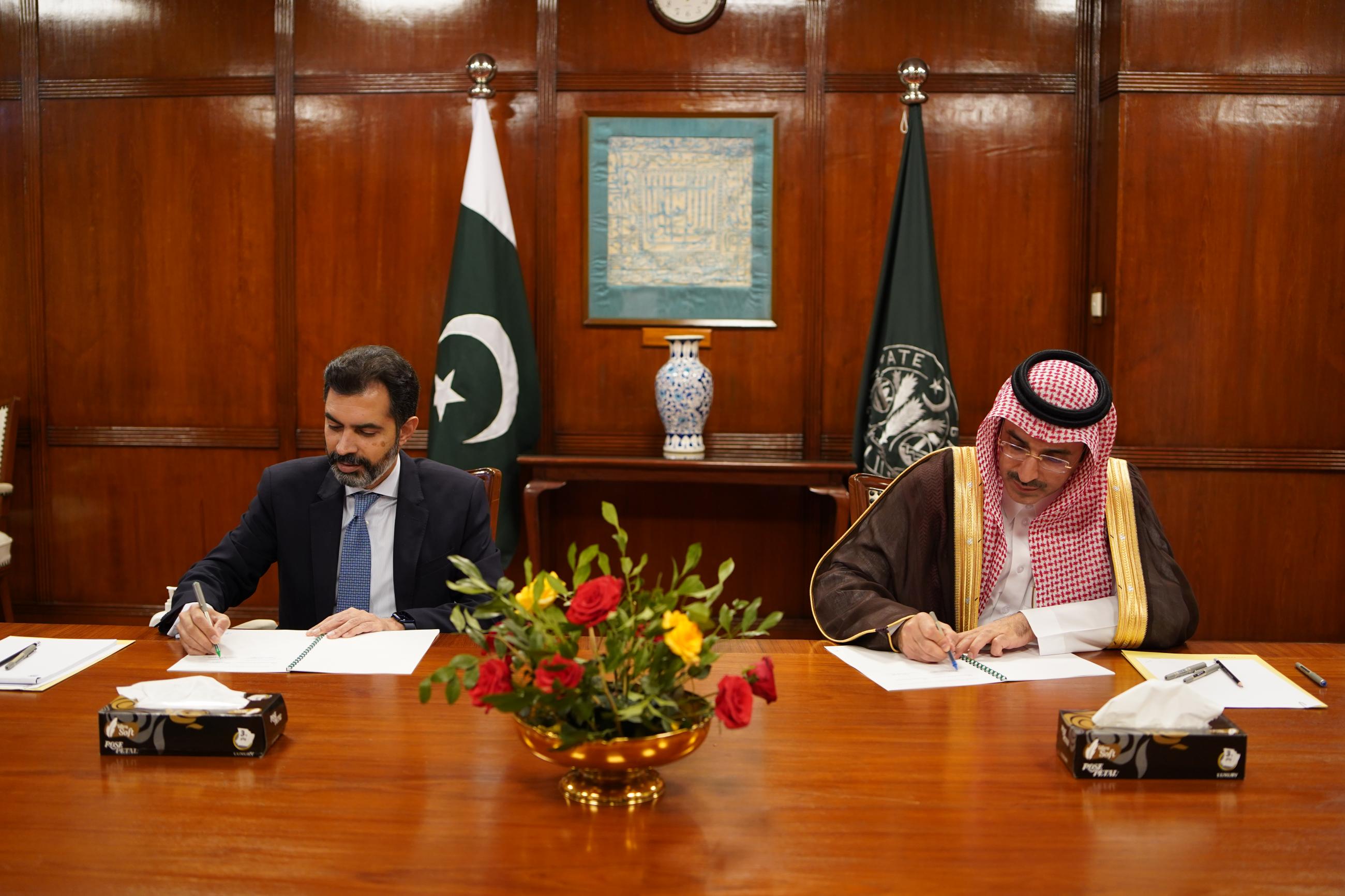 The Saudi Fund for Development signs two agreements with the Government ...
